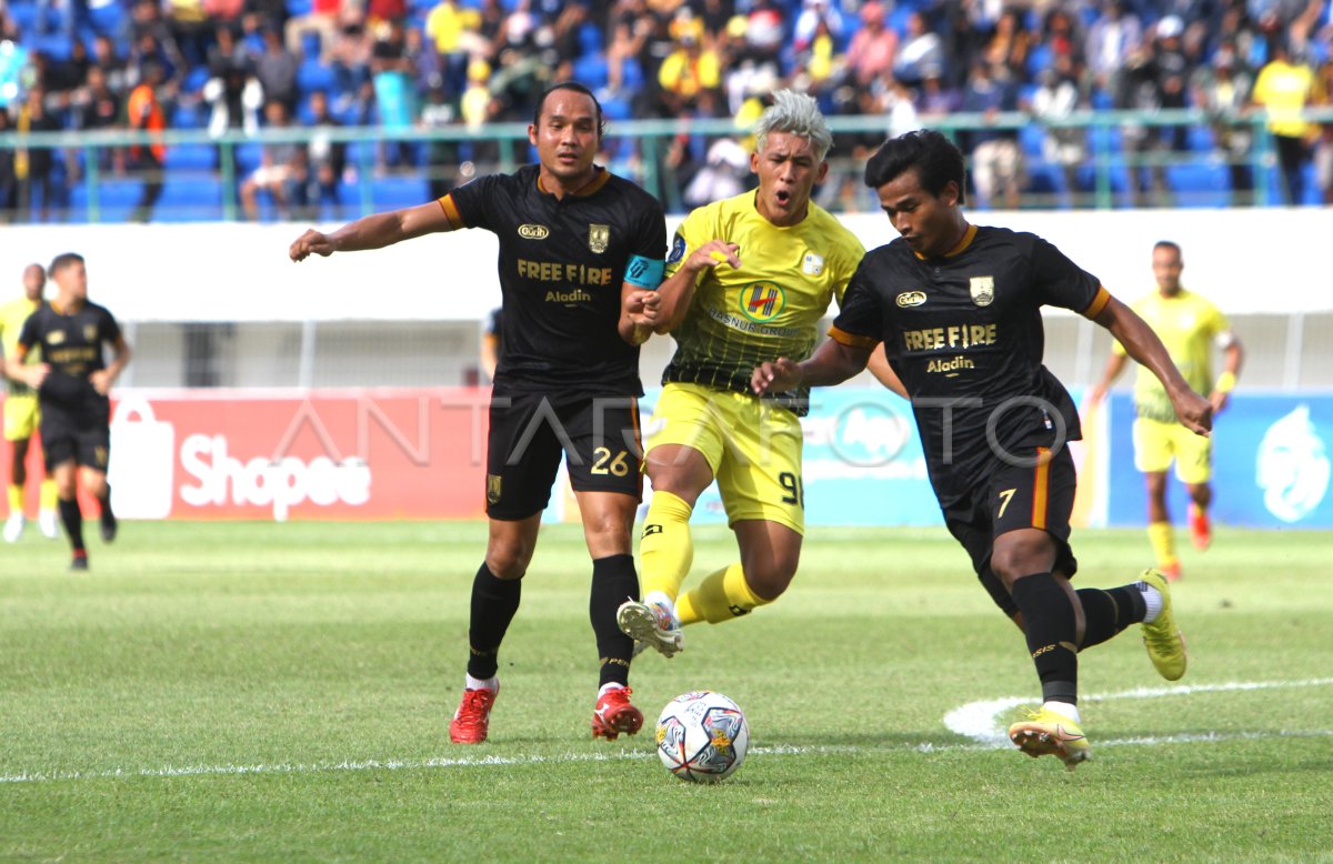BARITO PUTERA DIKALAHKAN PERSIS SOLO | ANTARA Foto BARITO PUTERA DIKALAHKAN PERSIS SOLO | ANTARA Foto