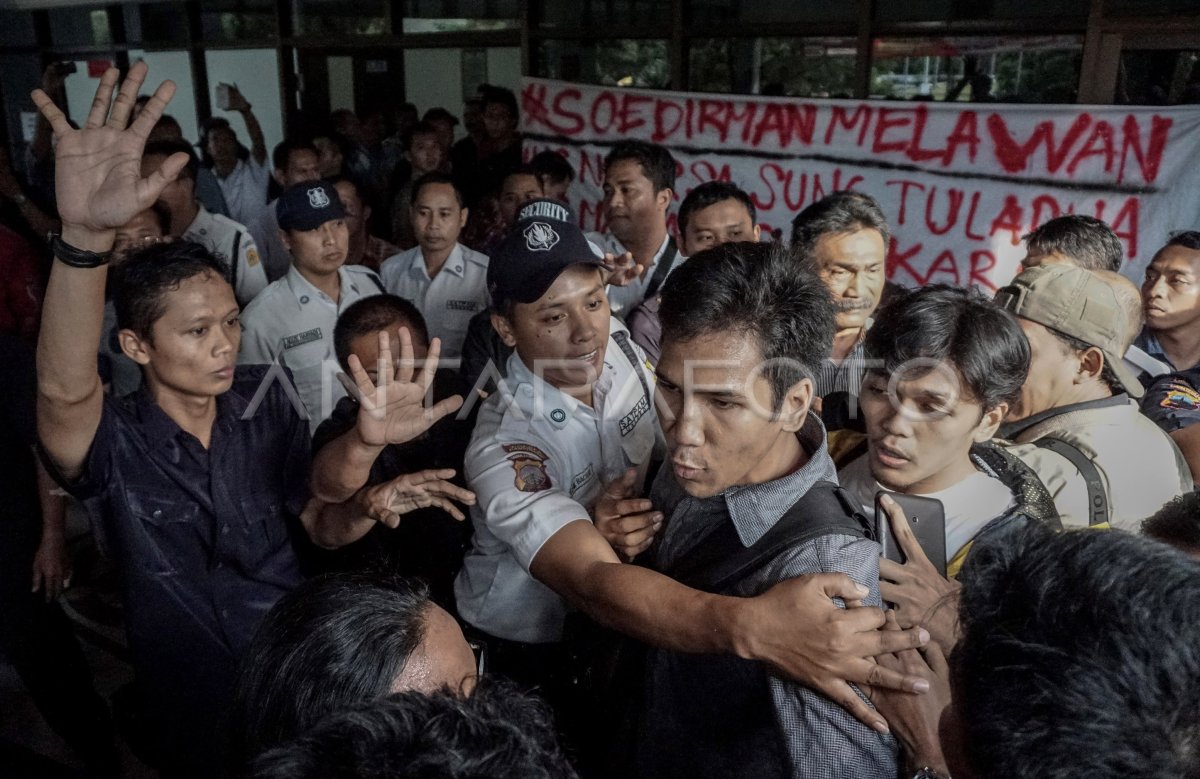 TOLAK KENAIKAN UANG KULIAH TUNGGAL | ANTARA Foto TOLAK KENAIKAN UANG KULIAH TUNGGAL | ANTARA Foto