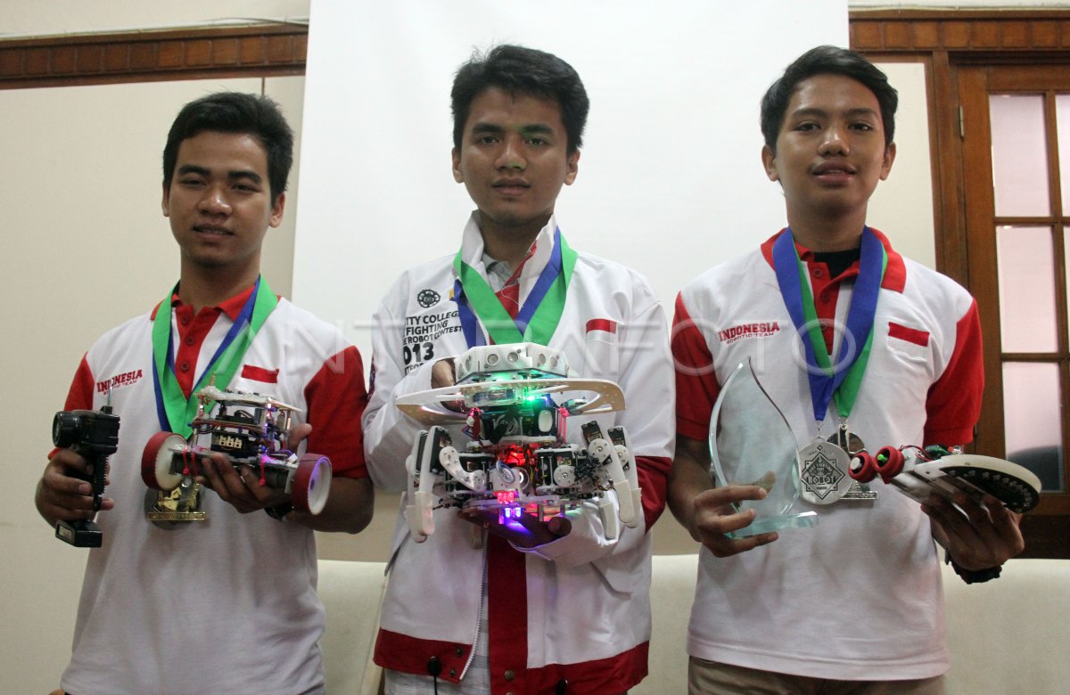 JUARA LOMBA ROBOT AMERIKA | ANTARA Foto