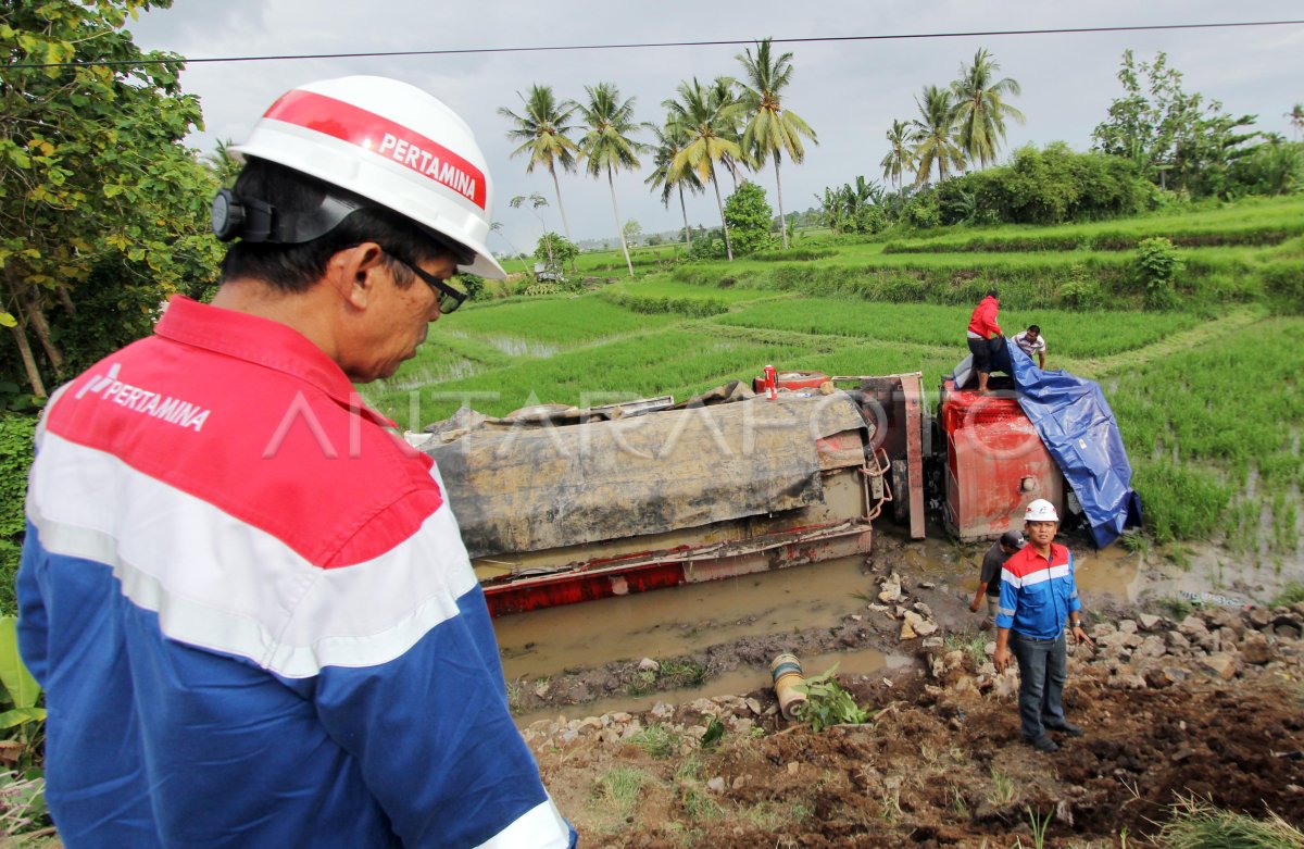 KECELAKAAN TRUK TANGKI PERTAMINA | ANTARA Foto KECELAKAAN TRUK TANGKI PERTAMINA | ANTARA Foto