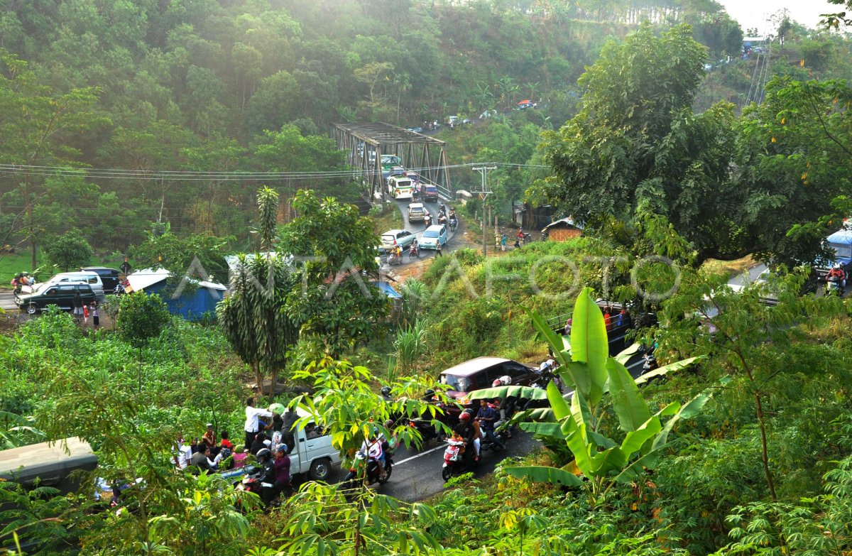 PUNCAK GUCI MACET. | ANTARA Foto