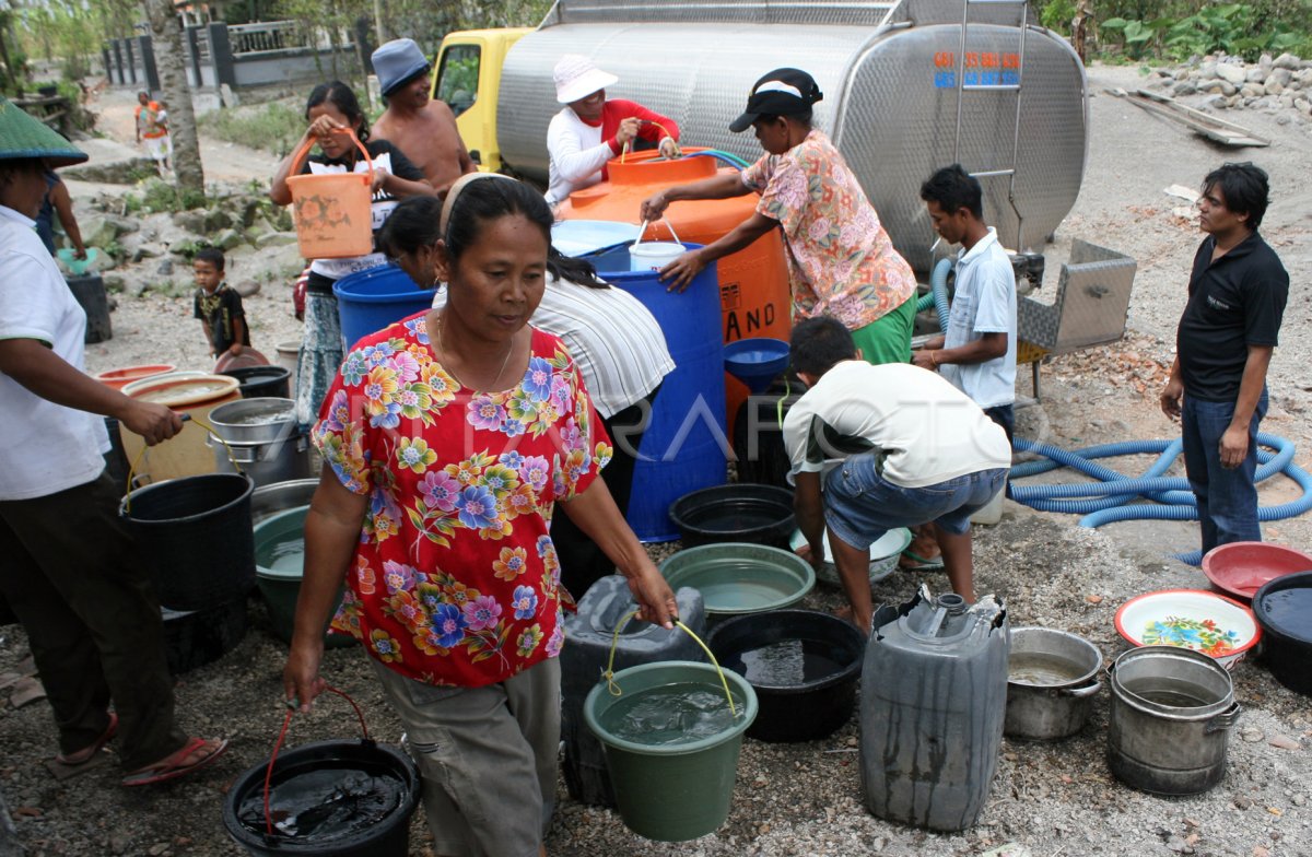 KRISIS AIR BERSIH | ANTARA Foto