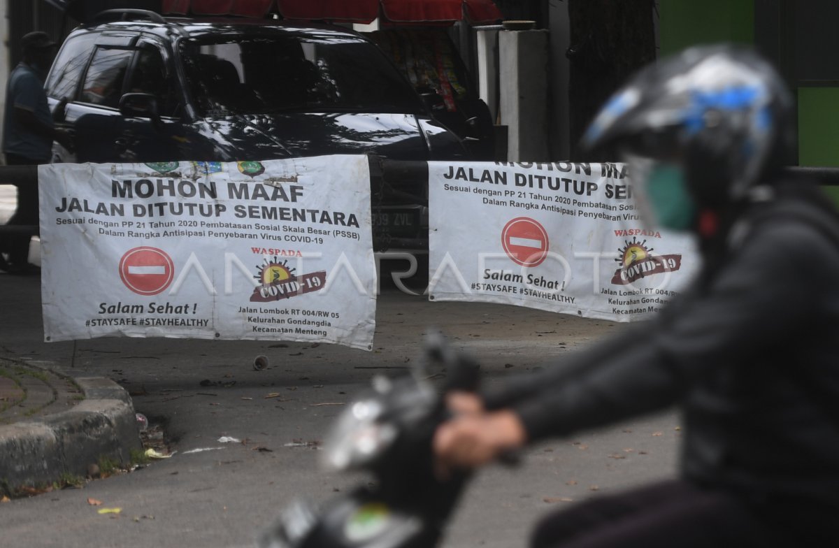 PPKM MIKRO DI JAKARTA | ANTARA Foto PPKM MIKRO DI JAKARTA | ANTARA Foto