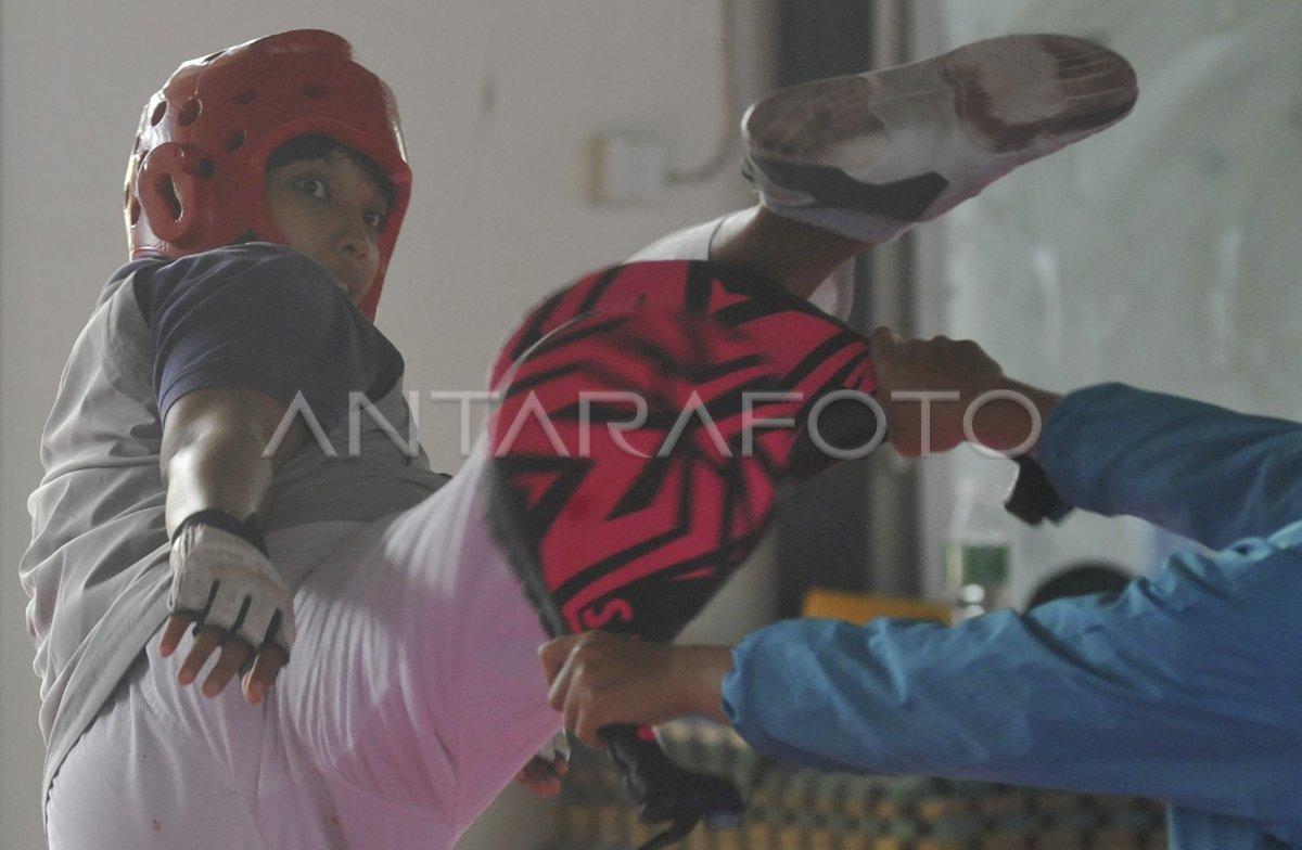Latihan Taekwondo Sumbar Jelang Pon Antara Foto