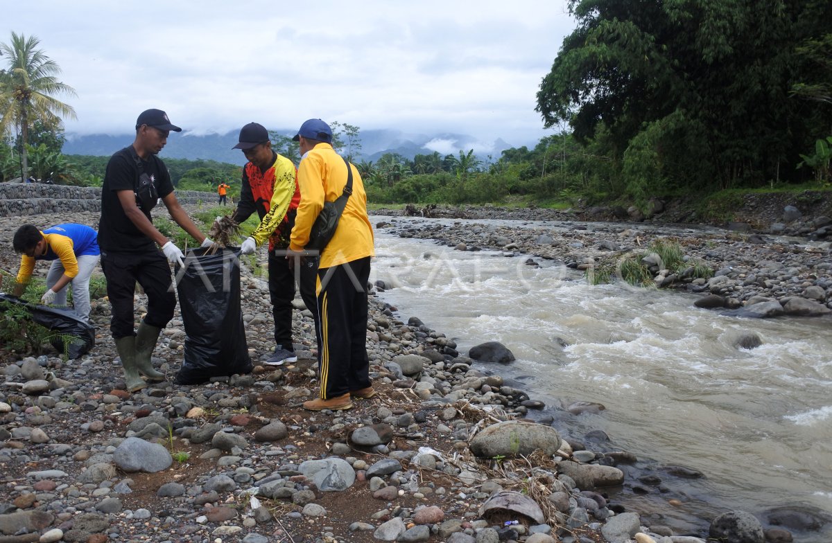 GERAKAN BERSIH SUNGAI | ANTARA Foto