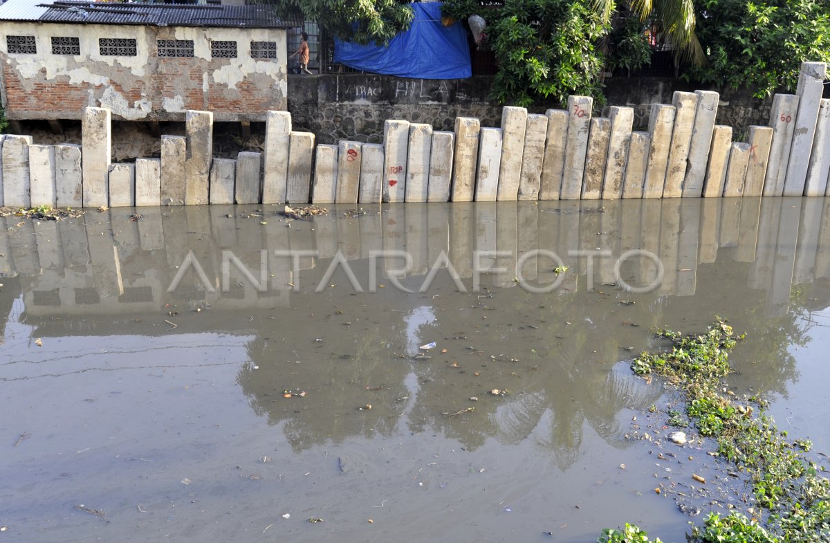 Normalisasi Sungai Ciliwung Antara Foto