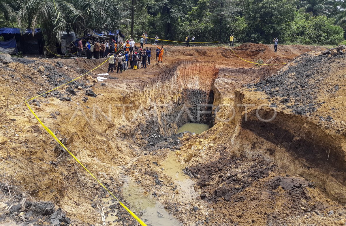 PASCA LONGSOR DI TAMBANG BATU BARA ILEGAL | ANTARA Foto
