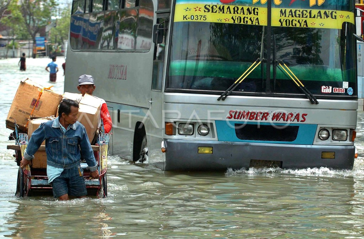 BANJIR PANTURA | ANTARA Foto