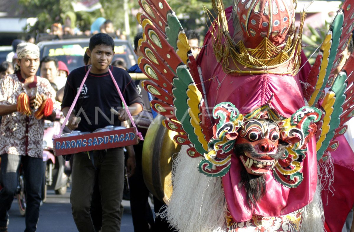 BARONG USING | ANTARA Foto