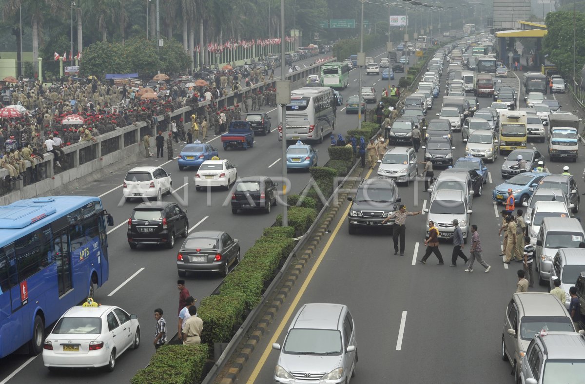 DEMO PERANGKAT DESA | ANTARA Foto DEMO PERANGKAT DESA | ANTARA Foto