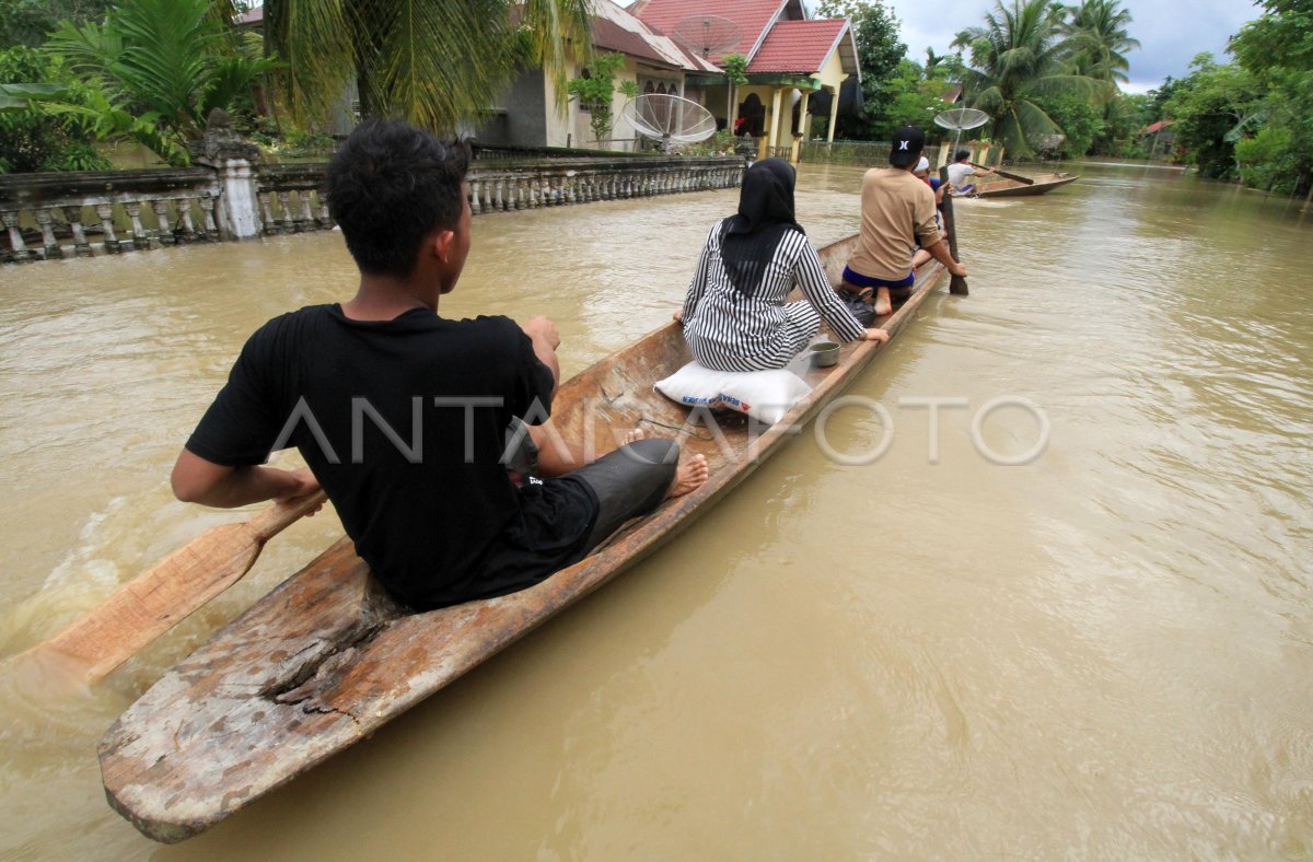 BANJIR AKIBAT TANGGUL JEBOL | ANTARA Foto