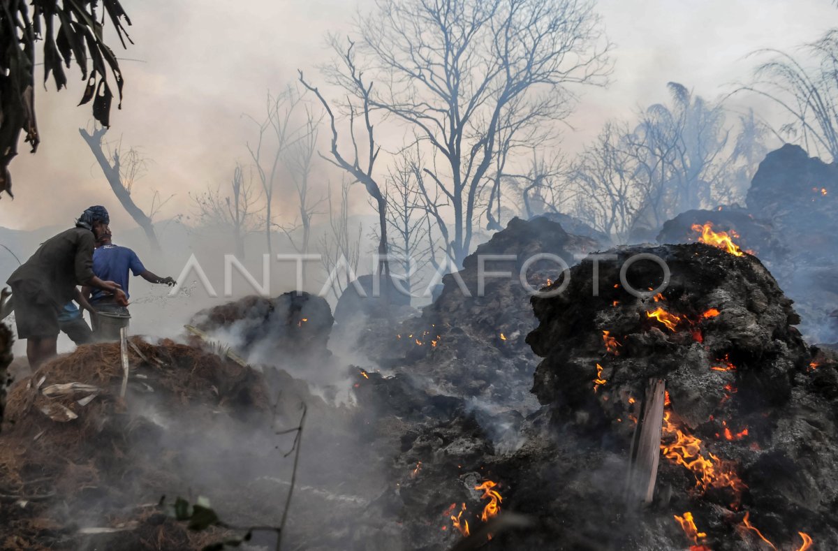 KEBAKARAN DI KAMPUNG ADAT BADUY | ANTARA Foto