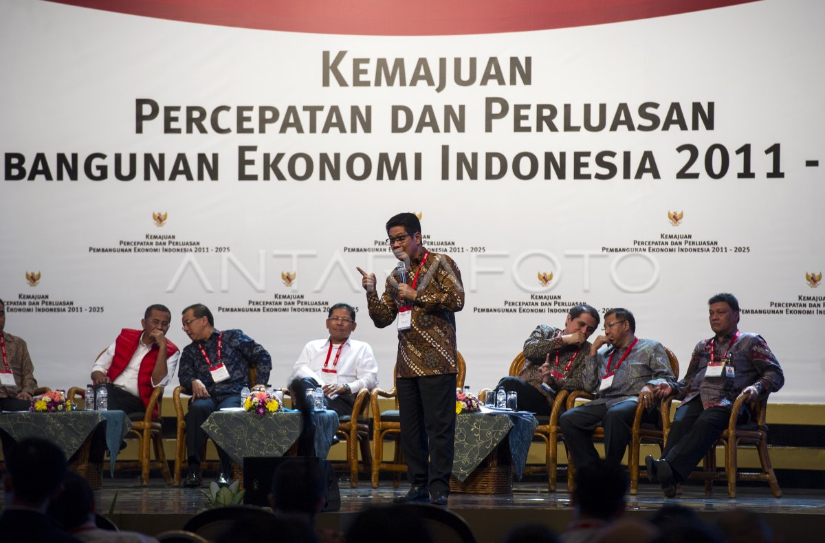 REFLEKSI TIGA TAHUN MP3EI | ANTARA Foto REFLEKSI TIGA TAHUN MP3EI | ANTARA Foto