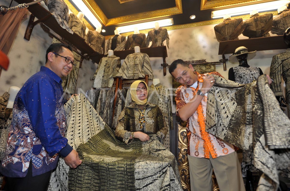 PERINGATAN HARI BATIK NASIONAL | ANTARA Foto PERINGATAN HARI BATIK NASIONAL | ANTARA Foto