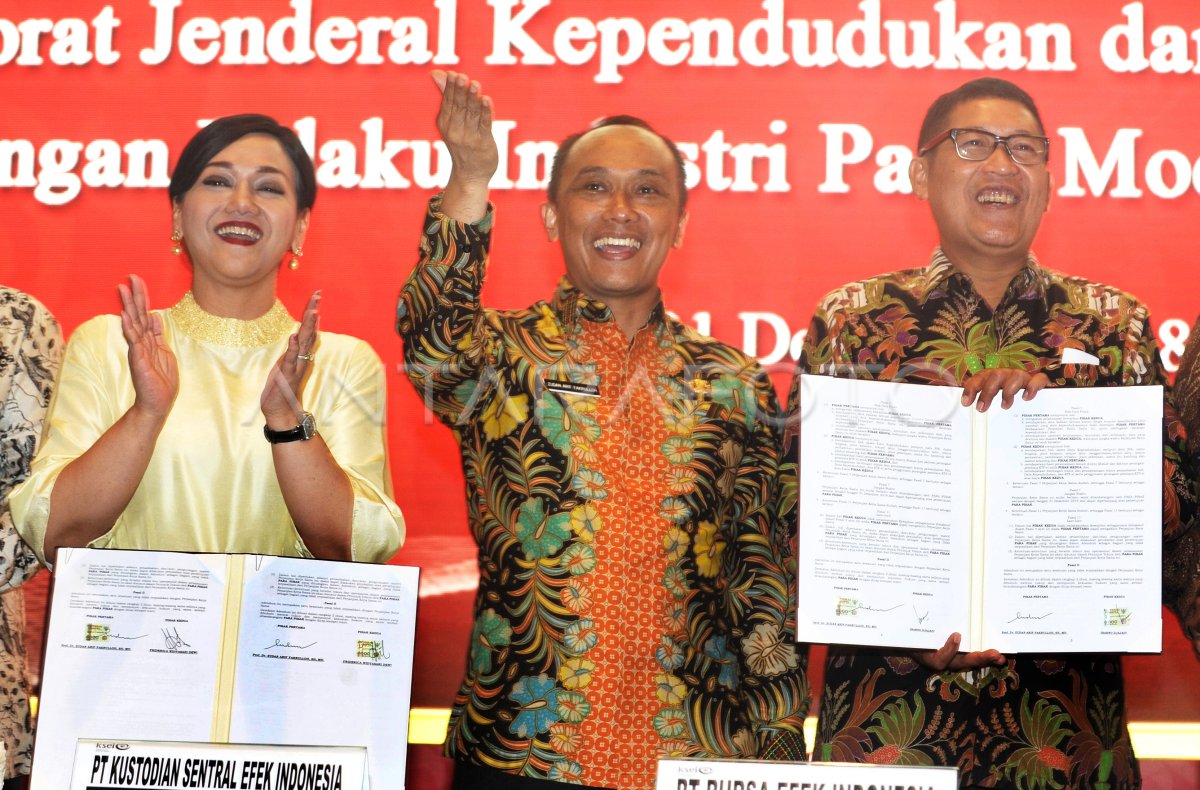 KERJASAMA PEMANFAATAN DATA KEPENDUDUKAN | ANTARA Foto KERJASAMA PEMANFAATAN DATA KEPENDUDUKAN | ANTARA Foto