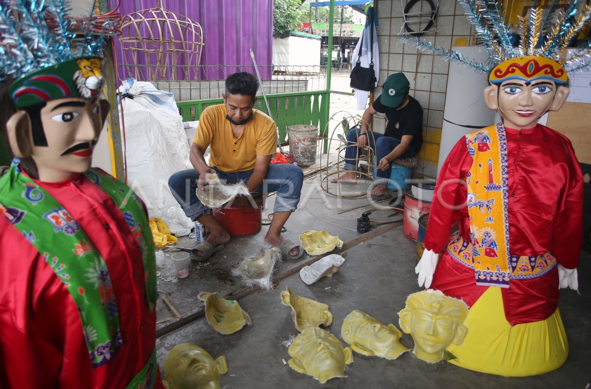 PERAJIN ONDEL ONDEL | ANTARA Foto