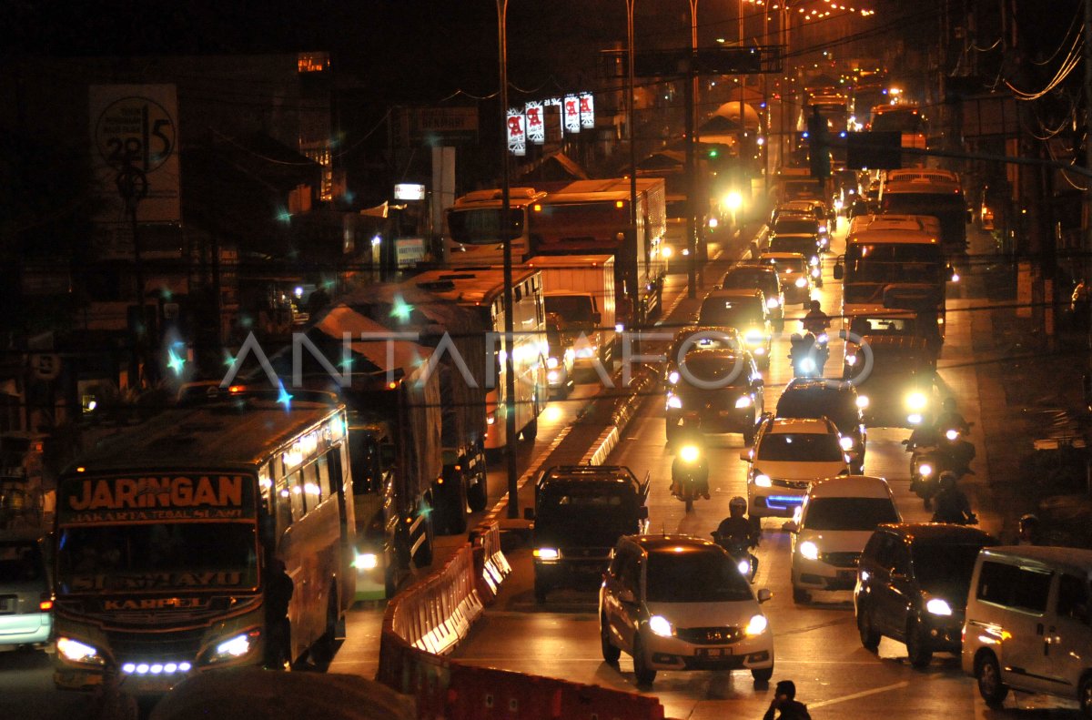PUNCAK ARUS LIBUR PANJANG PANTURA | ANTARA Foto PUNCAK ARUS LIBUR PANJANG PANTURA | ANTARA Foto