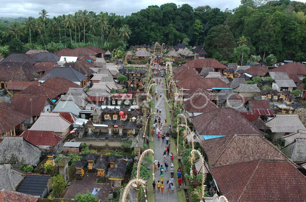 WISATA DESA PENGLIPURAN | ANTARA Foto WISATA DESA PENGLIPURAN | ANTARA Foto