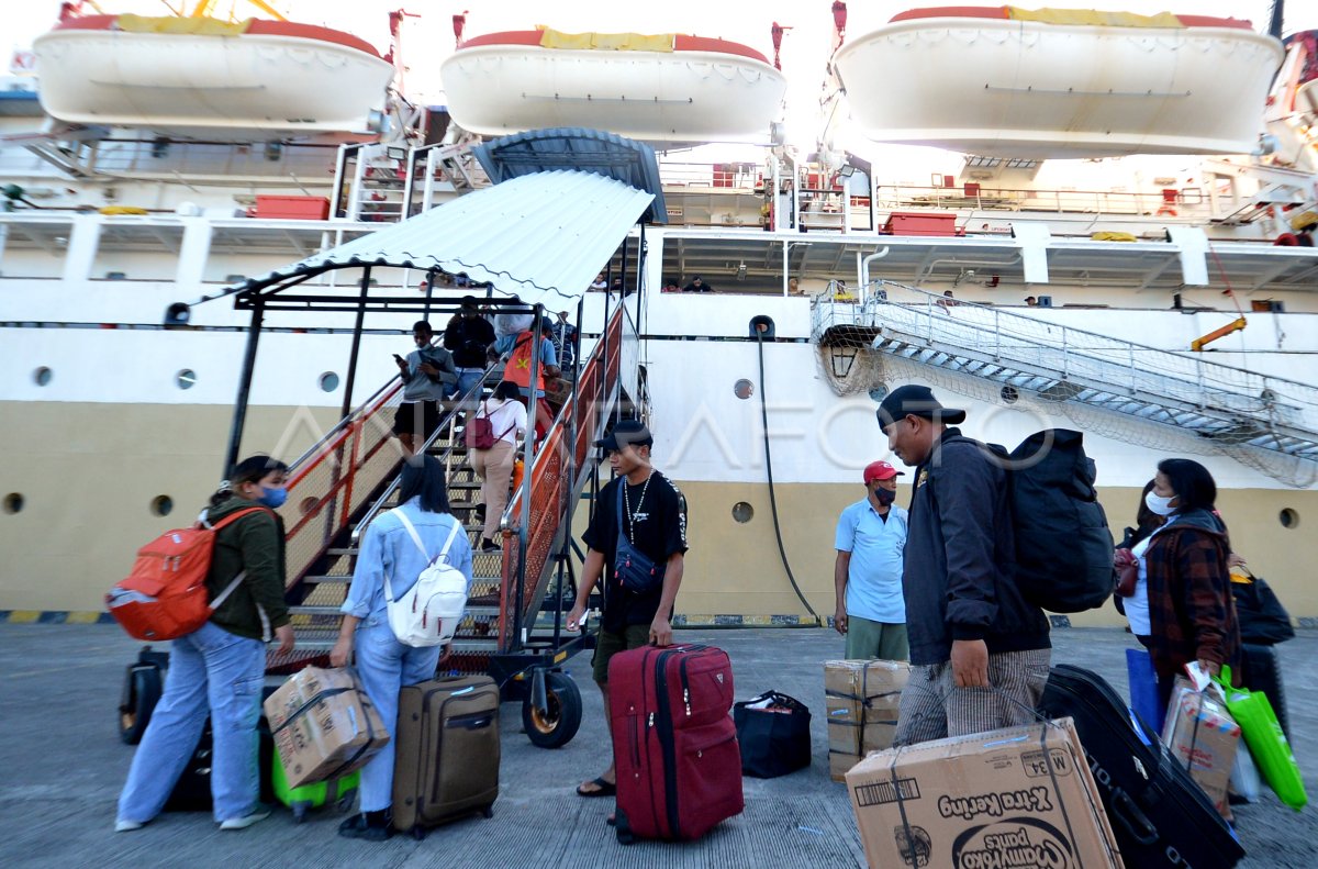 ANGKUTAN LAUT LIBUR NATAL DAN TAHUN BARU | ANTARA Foto
