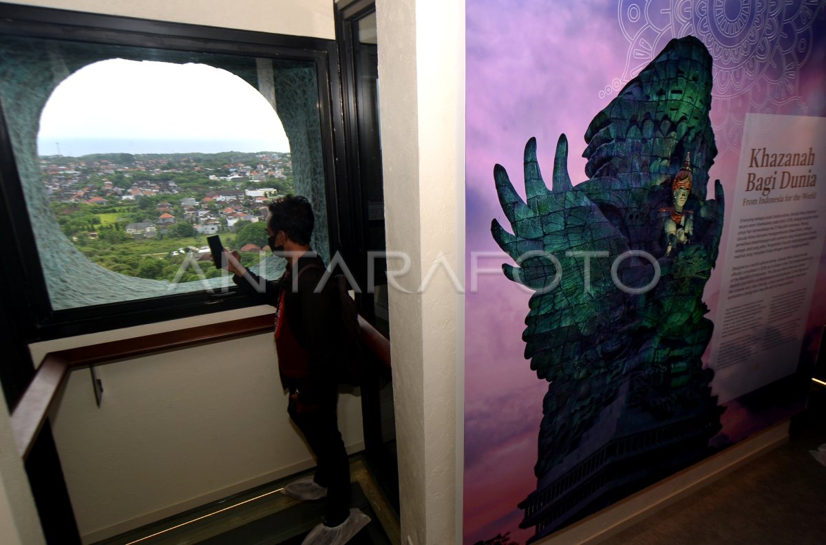 WISATA GWK JELANG LIBUR NATAL TAHUN BARU | ANTARA Foto WISATA GWK JELANG LIBUR NATAL TAHUN BARU | ANTARA Foto