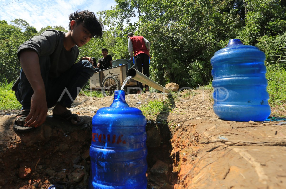 Penggunaan air pegunungan di Aceh Jaya | ANTARA Foto