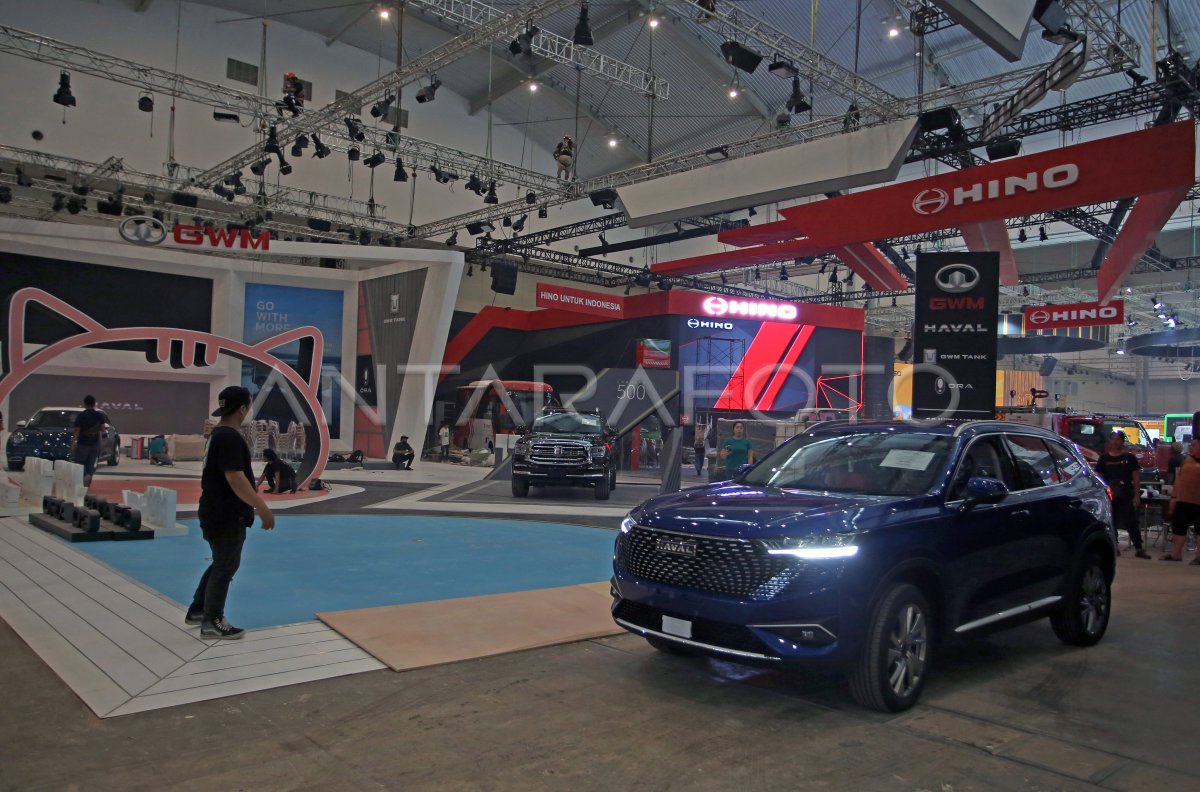 PERSIAPAN PAMERAN GIIAS 2023 | ANTARA Foto