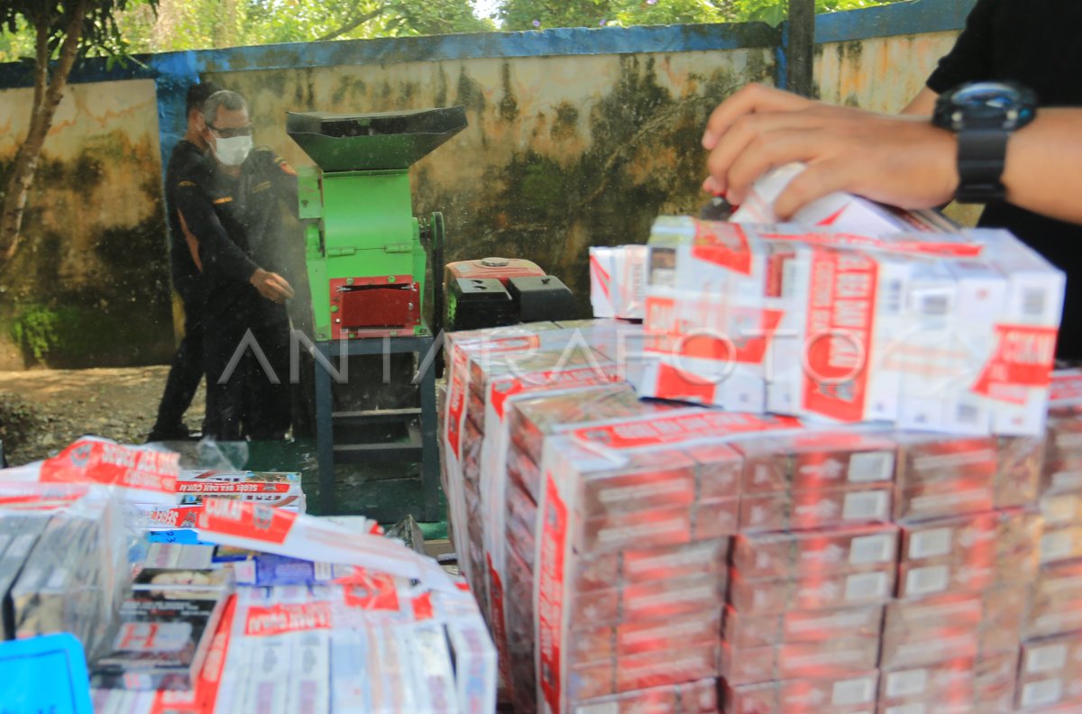 Pemusnahan rokok ilegal di Aceh Barat | ANTARA Foto