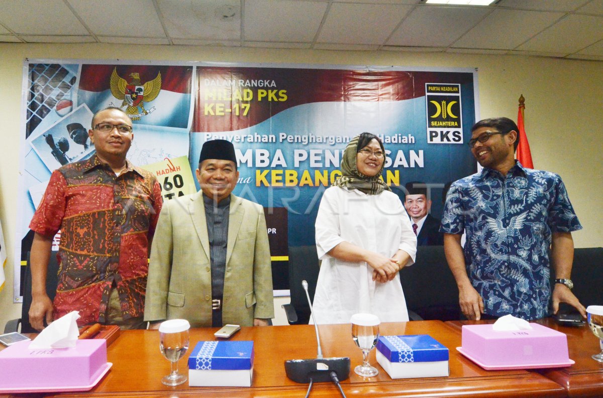 PEMENANG LOMBA PENULISAN PKS | ANTARA Foto PEMENANG LOMBA PENULISAN PKS | ANTARA Foto