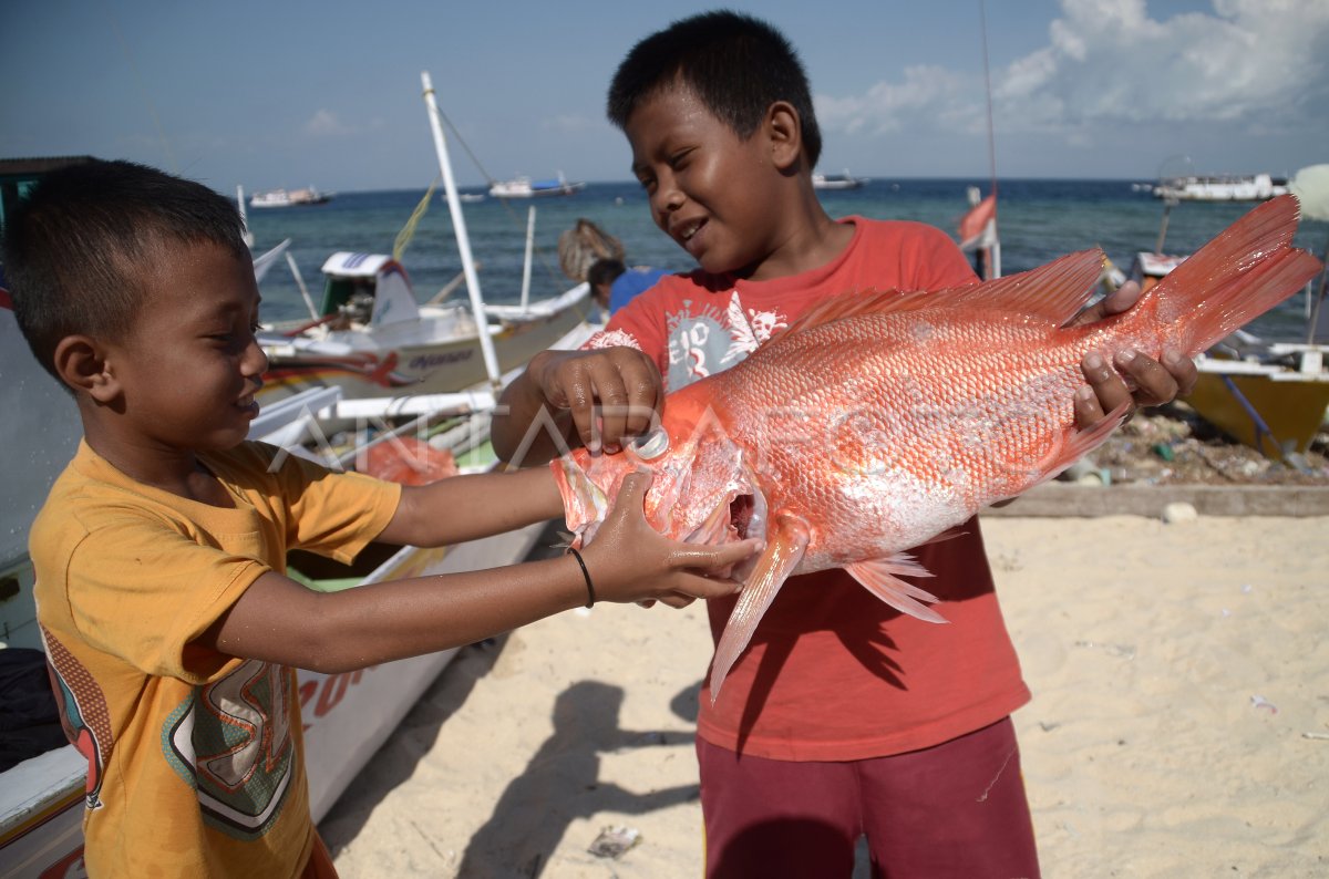 NELAYAN PULAU KODINGARENG | ANTARA Foto NELAYAN PULAU KODINGARENG | ANTARA Foto