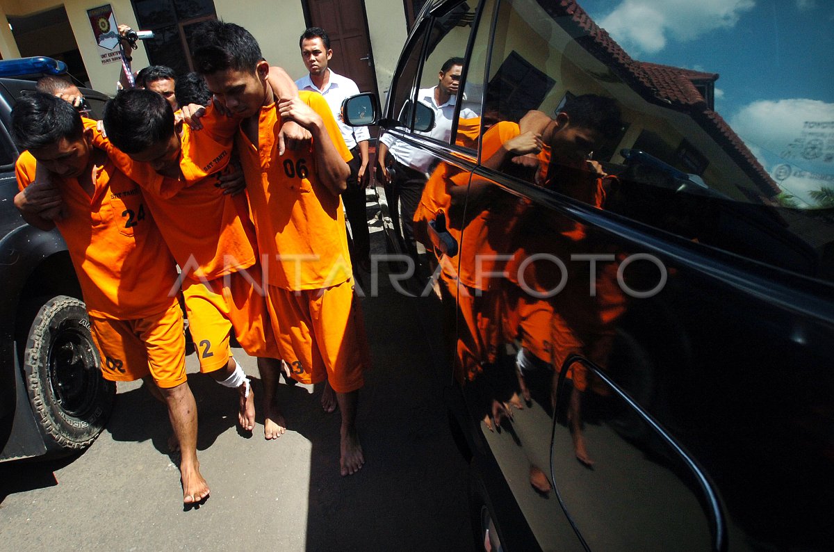 KOMPLOTAN PENCURIAN MOBIL | ANTARA Foto KOMPLOTAN PENCURIAN MOBIL | ANTARA Foto