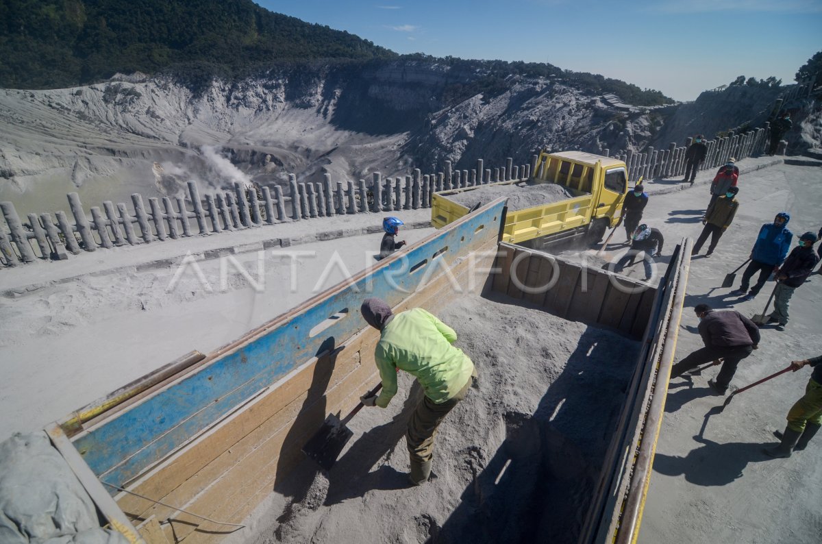 SUASANA GUNUNG TANGKUBAN PARAHU PASCAERUPSI | ANTARA Foto SUASANA GUNUNG TANGKUBAN PARAHU PASCAERUPSI | ANTARA Foto