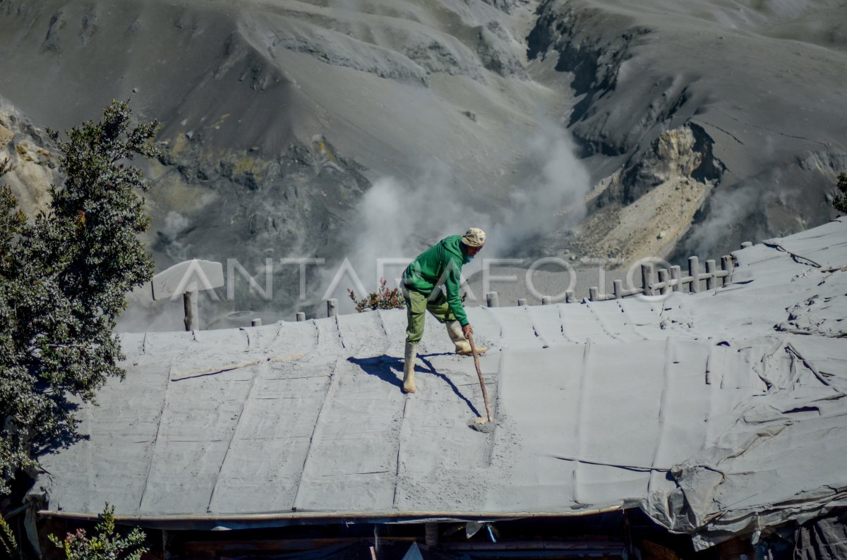 WISATA GUNUNG TANGKUBAN PARAHU BELUM DIBUKA | ANTARA Foto WISATA GUNUNG TANGKUBAN PARAHU BELUM DIBUKA | ANTARA Foto