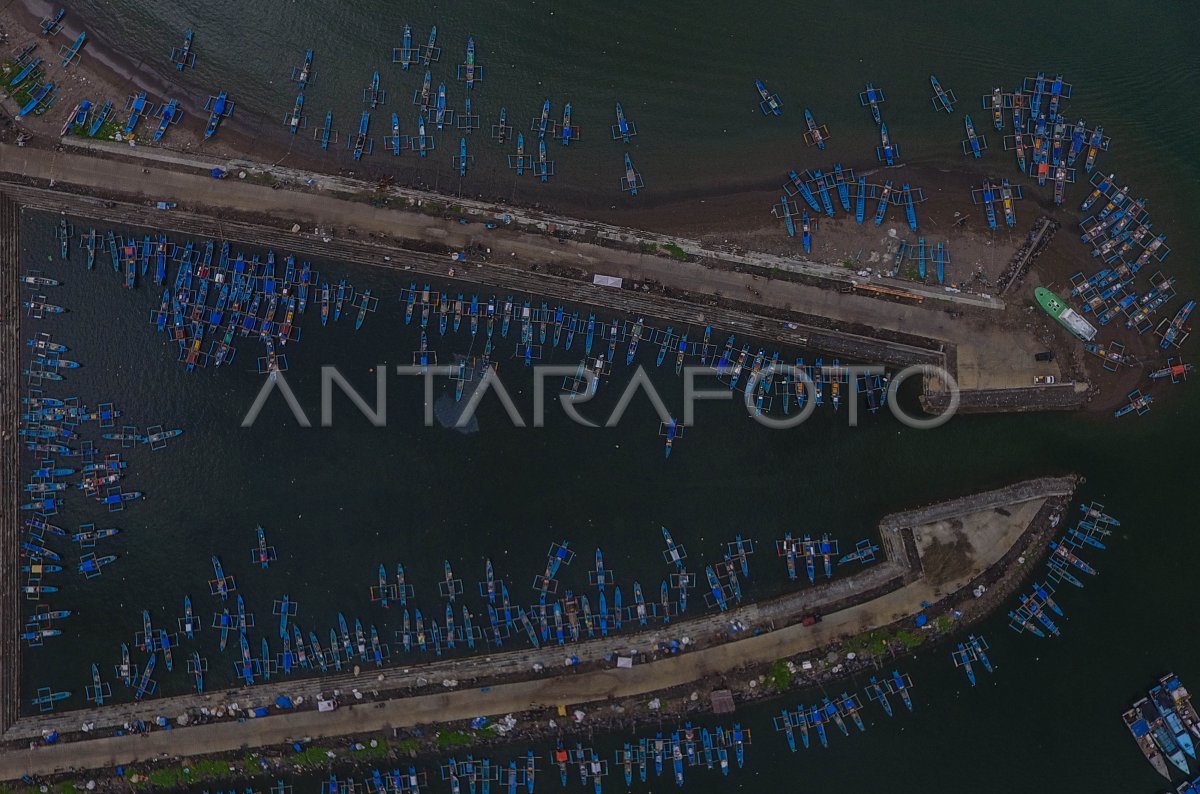 NELAYAN PANGANDARAN TIDAK MELAUT | ANTARA Foto NELAYAN PANGANDARAN TIDAK MELAUT | ANTARA Foto
