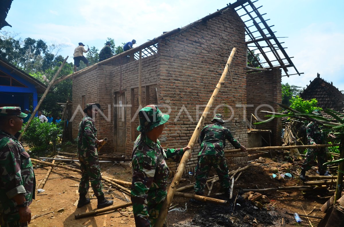 Tni Manunggal Membangun Desa Antara Foto