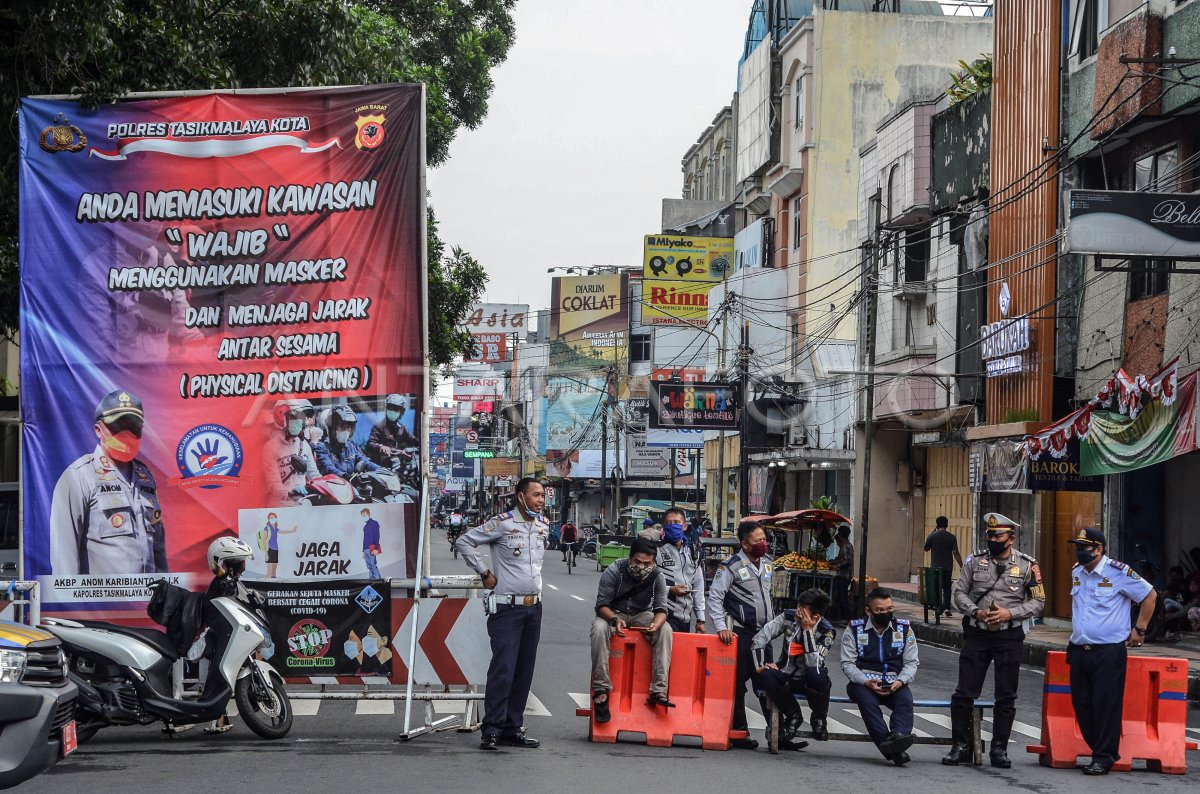 PENUTUPAN JALAN DI PUSAT KOTA | ANTARA Foto