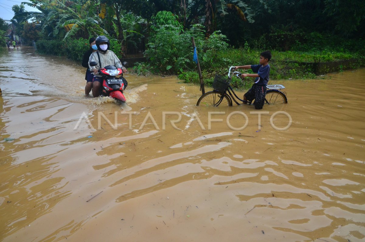 BANJIR AKIBAT SUNGAI MELUAP DI KUDUS | ANTARA Foto