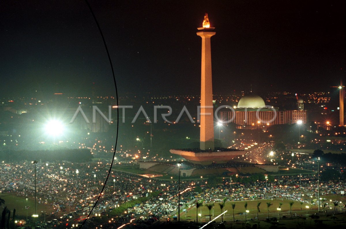 SUASANA MALAM PERGANTIAN TAHUN BARU KAWASAN MONAS | ANTARA Foto