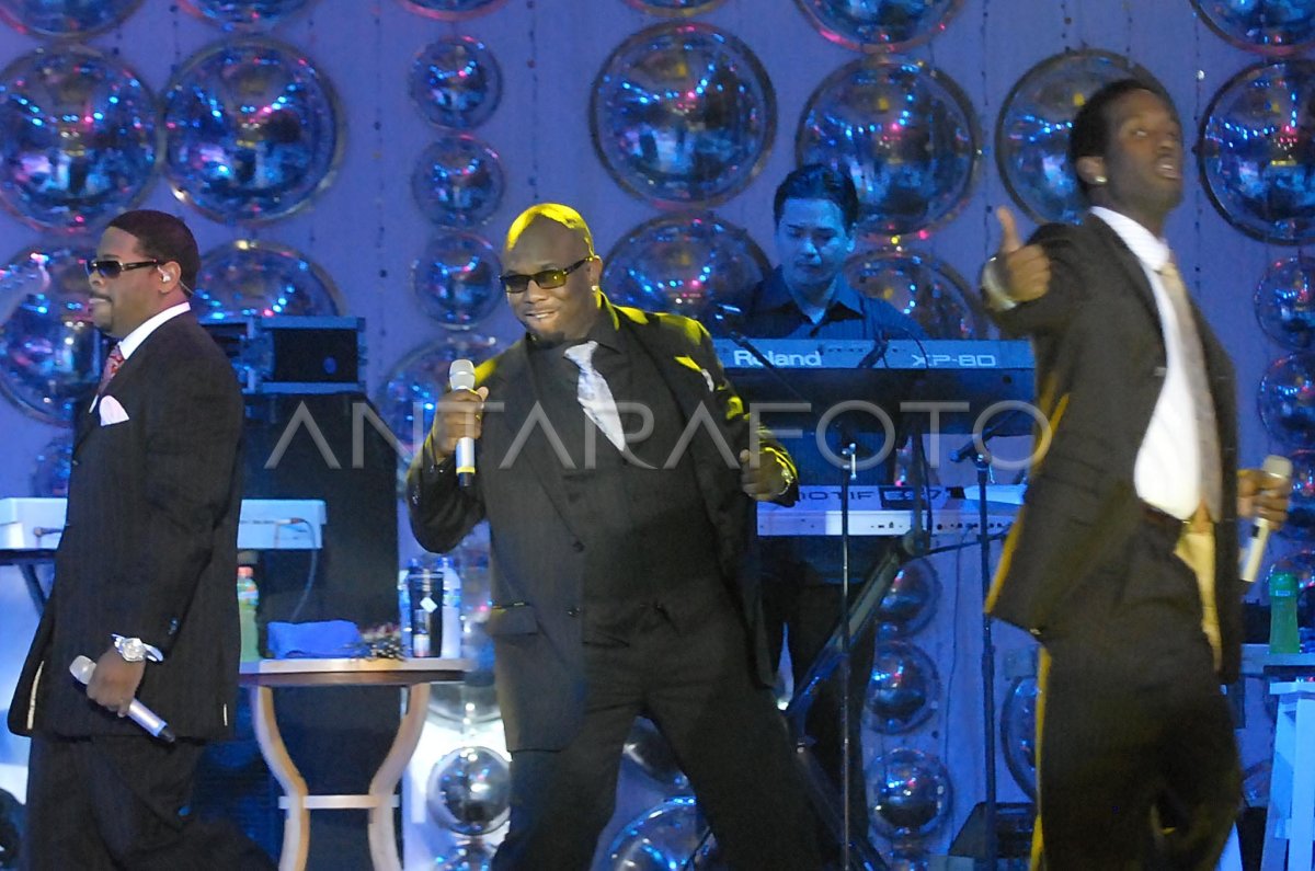 KONSER BOYZ II MEN | ANTARA Foto