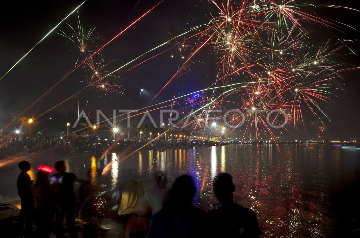 TAHUN BARU ANCOL | ANTARA Foto