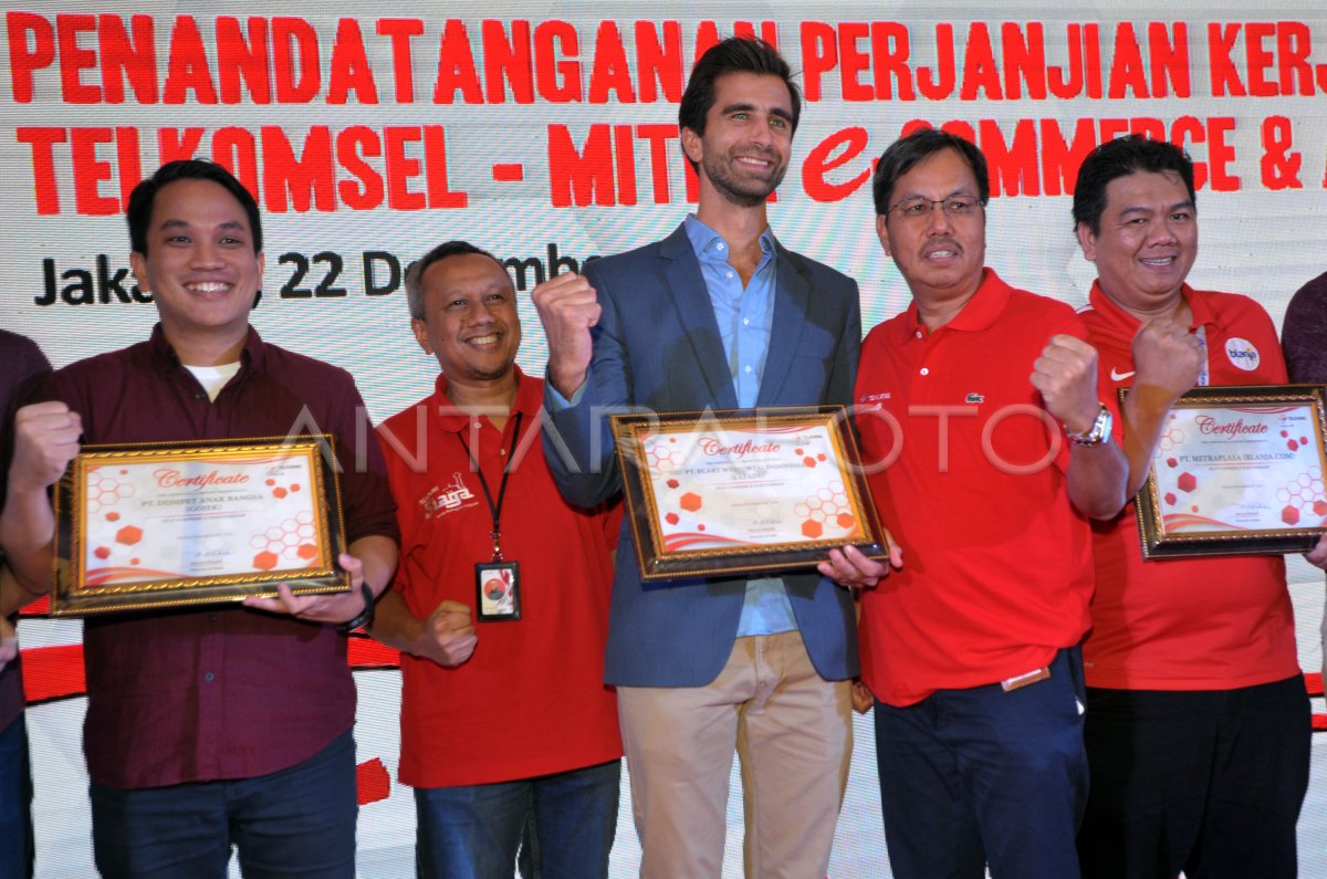 KERJASAMA TELKOMSEL DAN MITRA E-COMMERCE | ANTARA Foto KERJASAMA TELKOMSEL DAN MITRA E-COMMERCE | ANTARA Foto