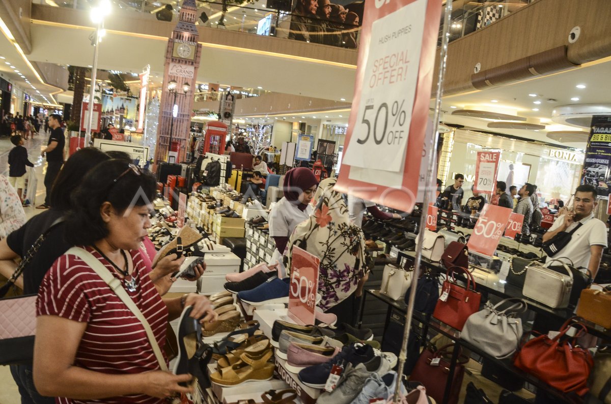 DISKON BELANJA JELANG AKHIR TAHUN | ANTARA Foto