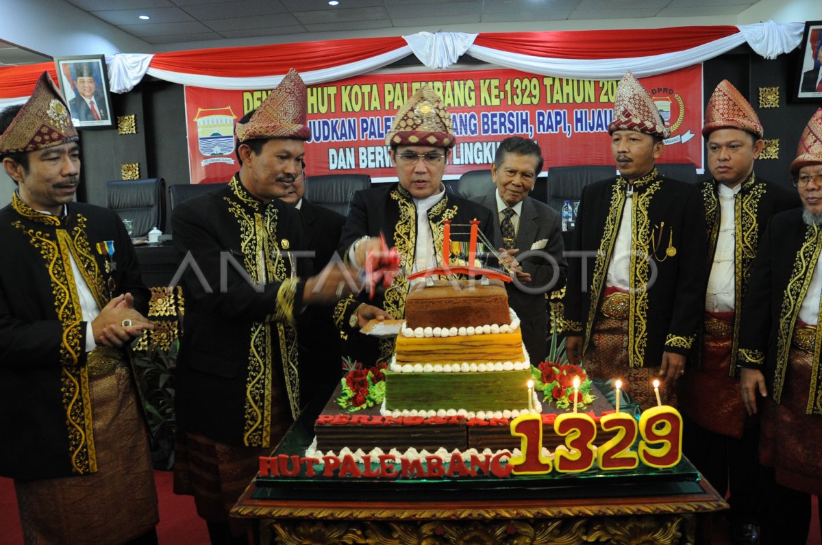 KUE HUT KOTA PALEMBANG | ANTARA Foto KUE HUT KOTA PALEMBANG | ANTARA Foto