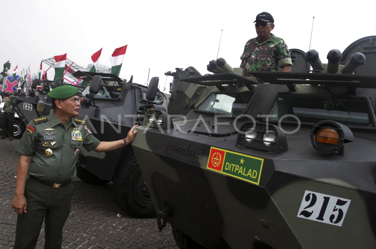 PAMERAN PERALATAN TEMPUR TNI AD | ANTARA Foto
