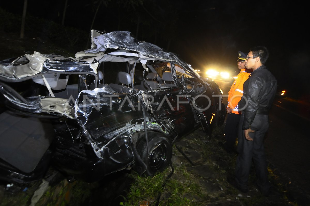 KECELAKAAN BUS PARIWISATA | ANTARA Foto