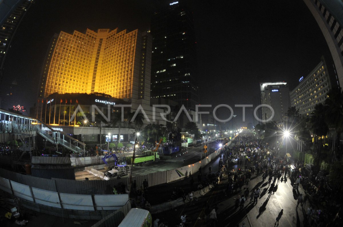 PERAYAAN TAHUN BARU DI BUNDARAN HI | ANTARA Foto