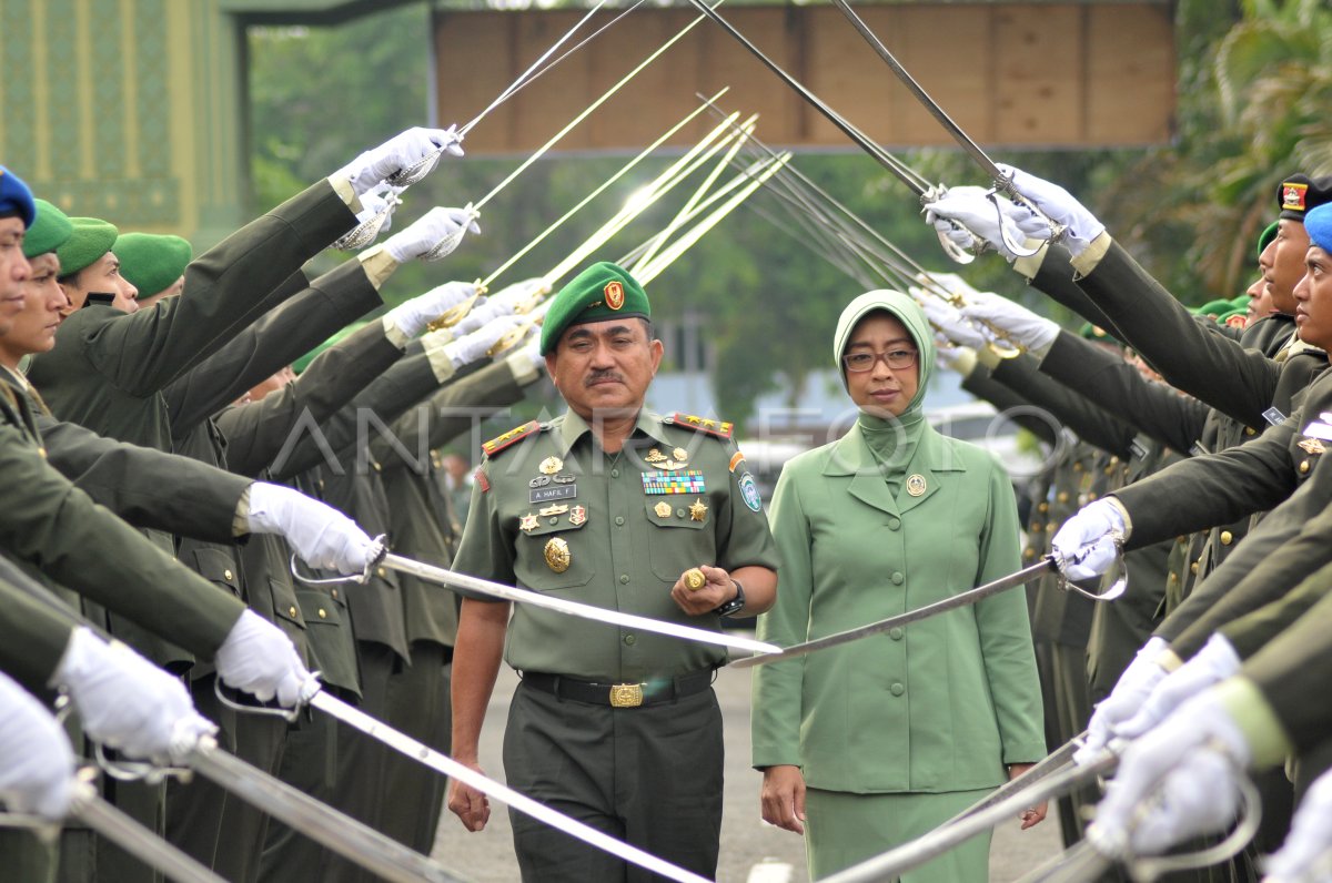 TRADISI PENYAMBUTAN PANGDAM IM BARU | ANTARA Foto TRADISI PENYAMBUTAN PANGDAM IM BARU | ANTARA Foto