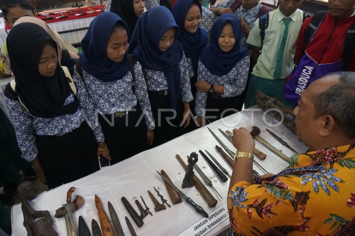 PAMERAN KELILING MUSEUM MPU TANTULAR | ANTARA Foto PAMERAN KELILING MUSEUM MPU TANTULAR | ANTARA Foto