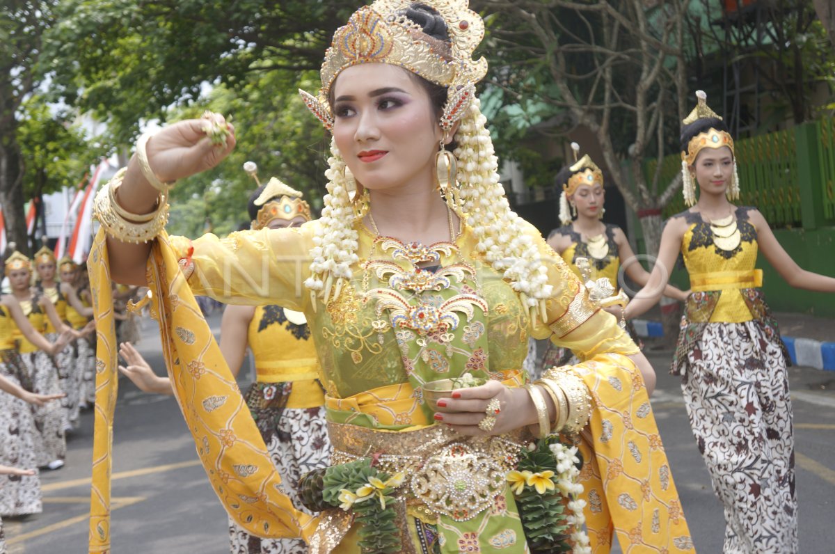 KIRAB BUDAYA BERSIH NAGARI | ANTARA Foto KIRAB BUDAYA BERSIH NAGARI | ANTARA Foto