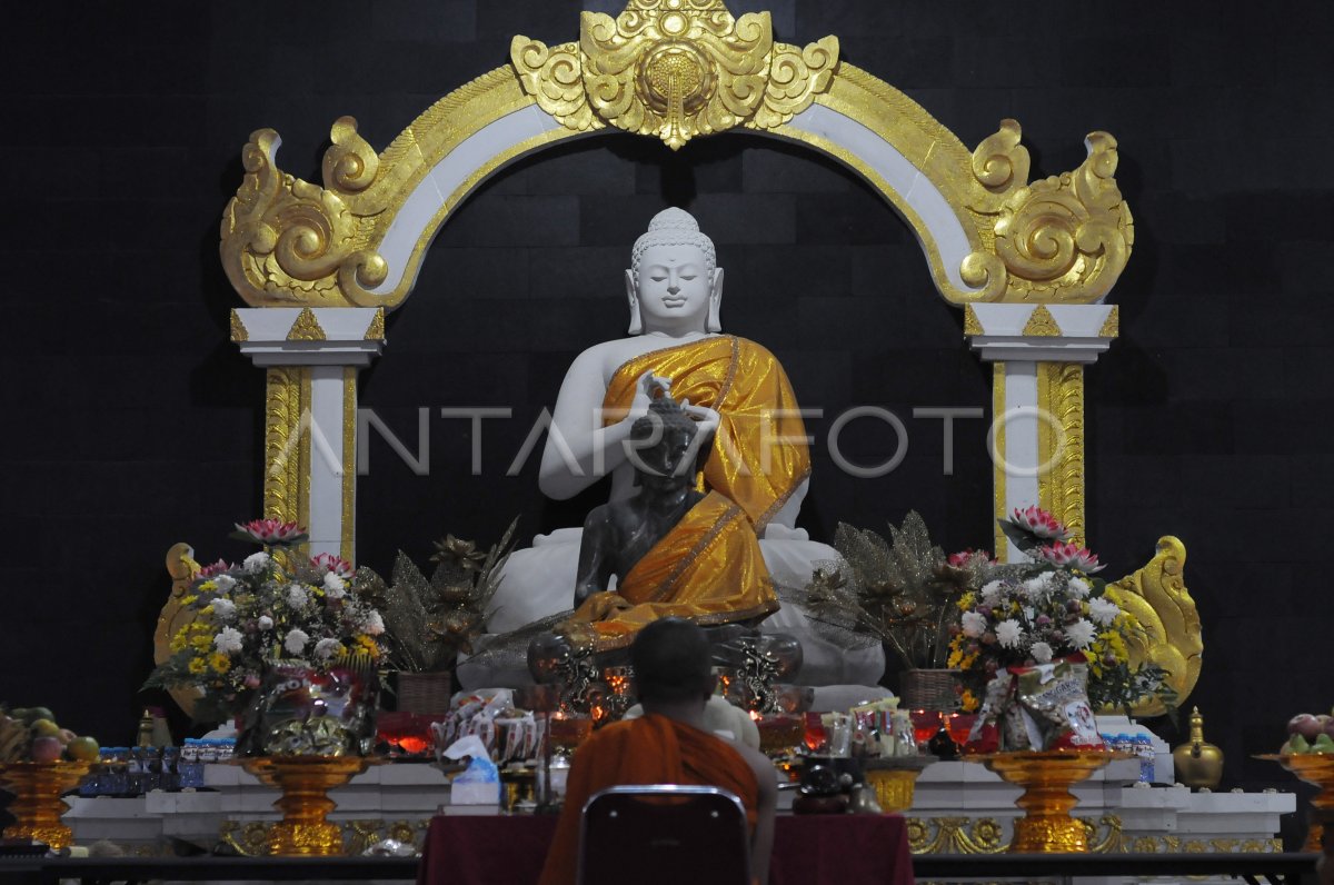 PERAYAAN WAISAK 2564 BE | ANTARA Foto PERAYAAN WAISAK 2564 BE | ANTARA Foto