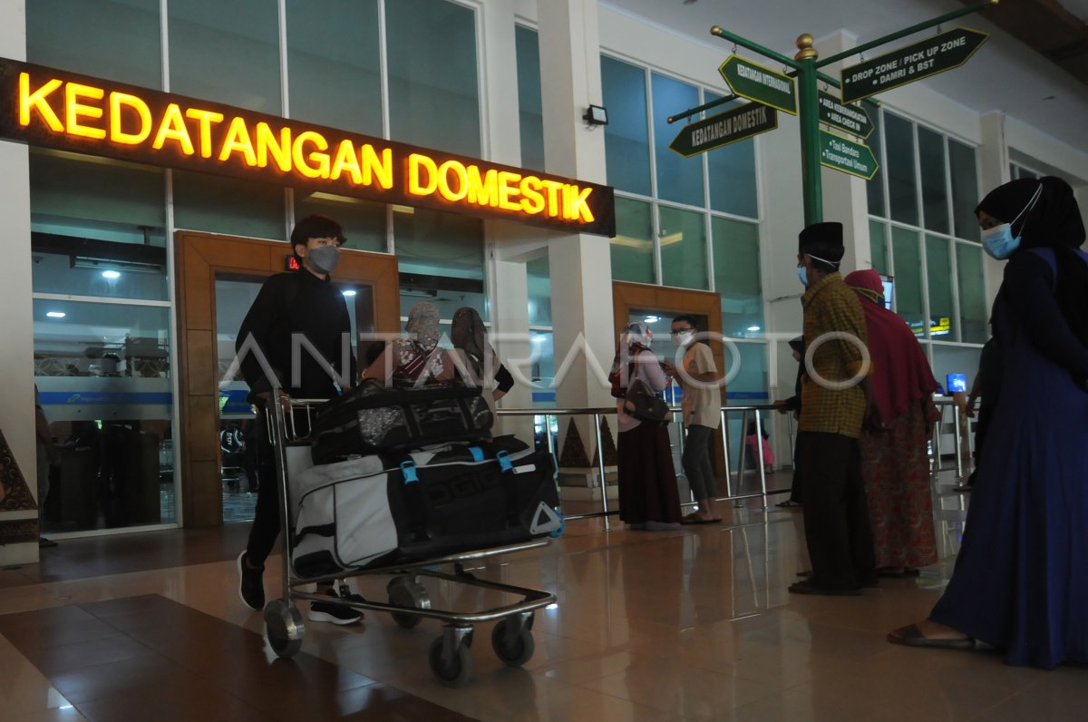 PENAMBAHAN JAM OPERASIONAL BANDARA ADI SOEMARMO | ANTARA Foto